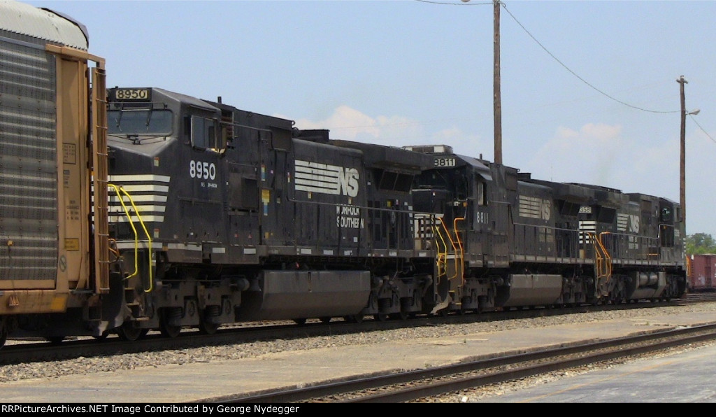 NS 8950 / 8811 / 8358 at the Yard